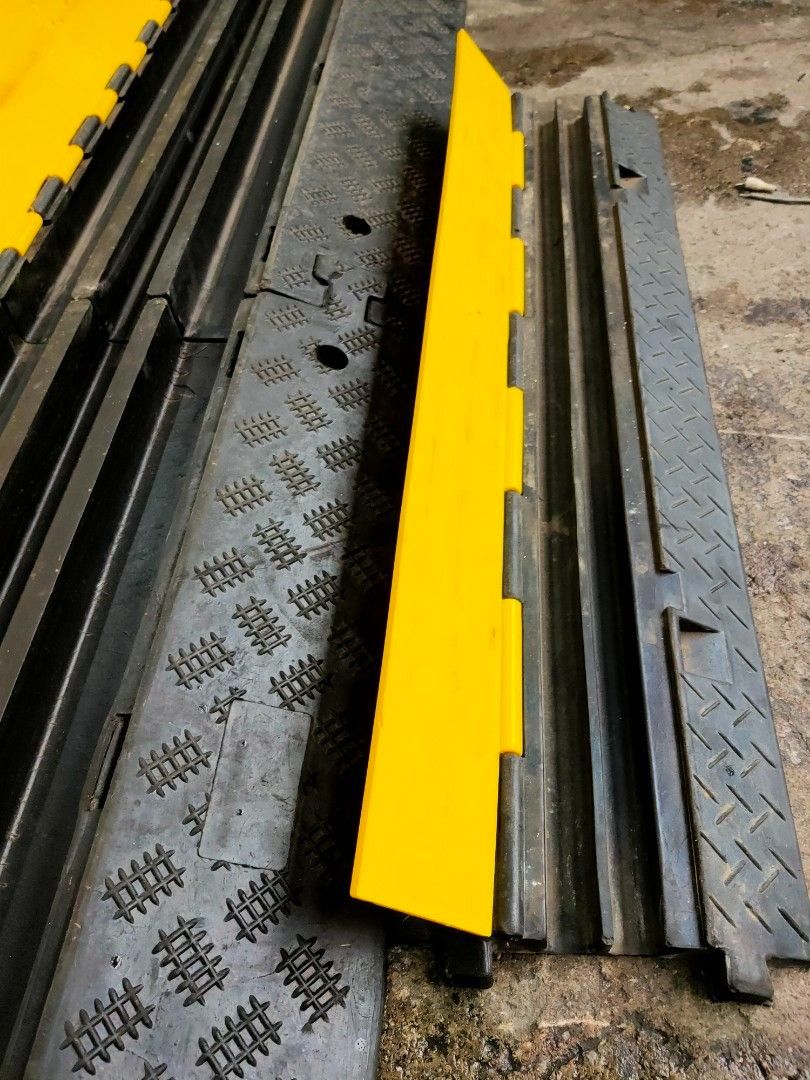 Super Heavy Duty 3/2 Channel Cable Protector Ramp Guard Rubber Top ...