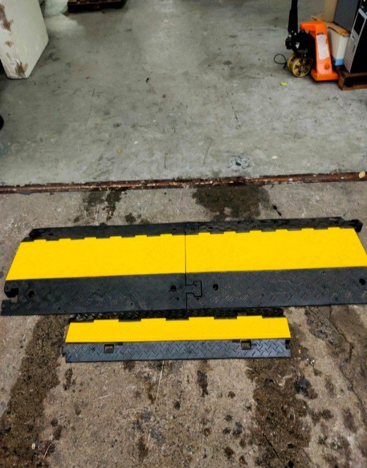 Super Heavy Duty 3/2 Channel Cable Protector Ramp Guard Rubber Top ...