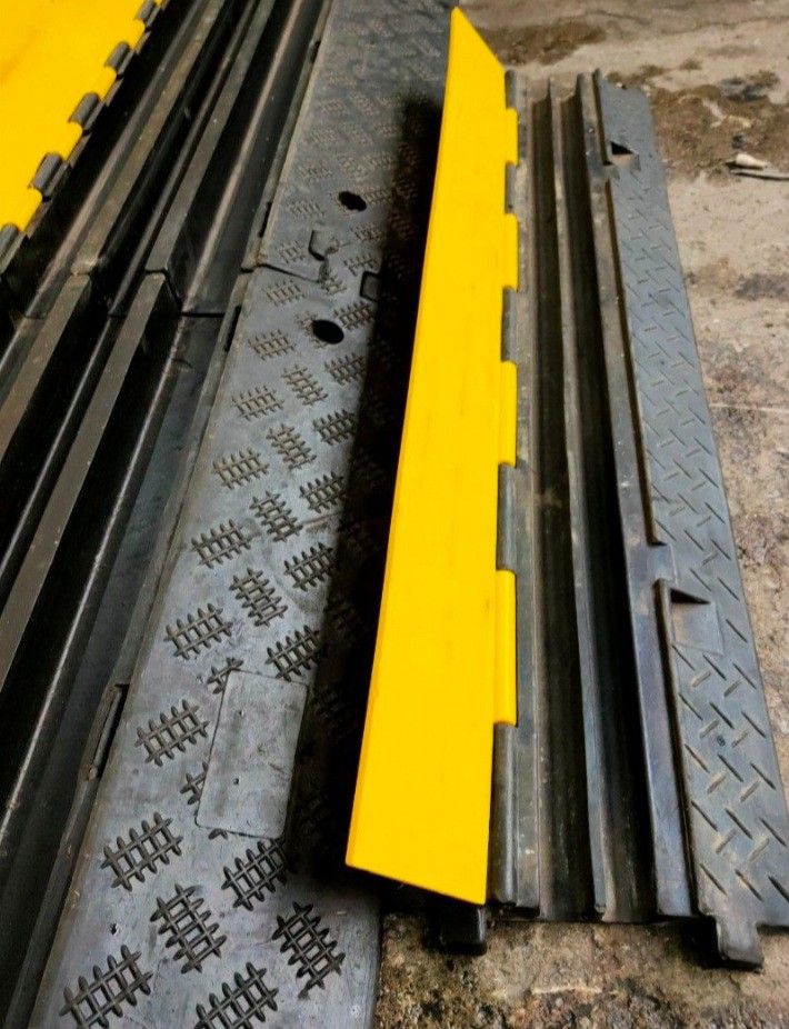 Super Heavy Duty 3/2 Channel Cable Protector Ramp Guard Rubber Top ...