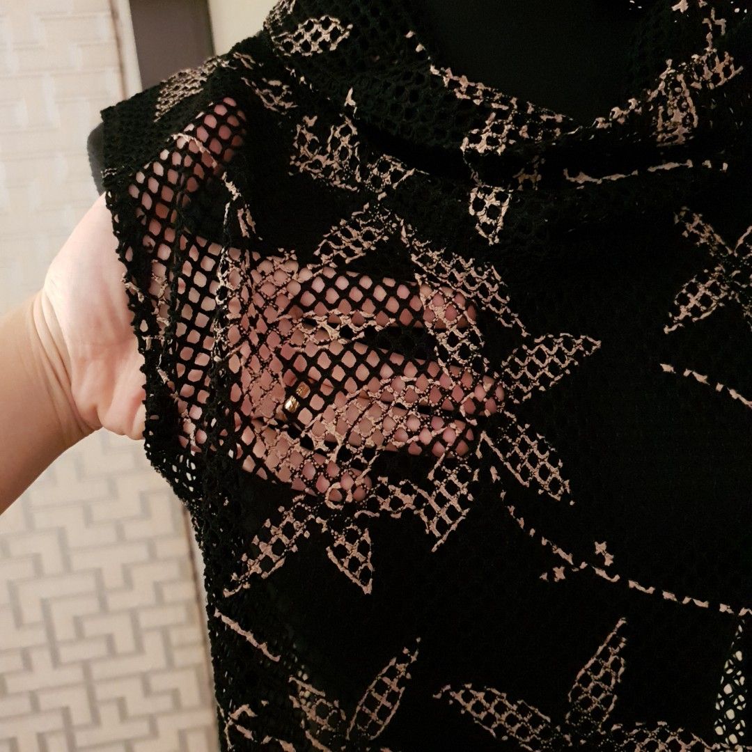 Top atasan jaring jaring motif bunga hitam gold turtle neck korea kpop ...