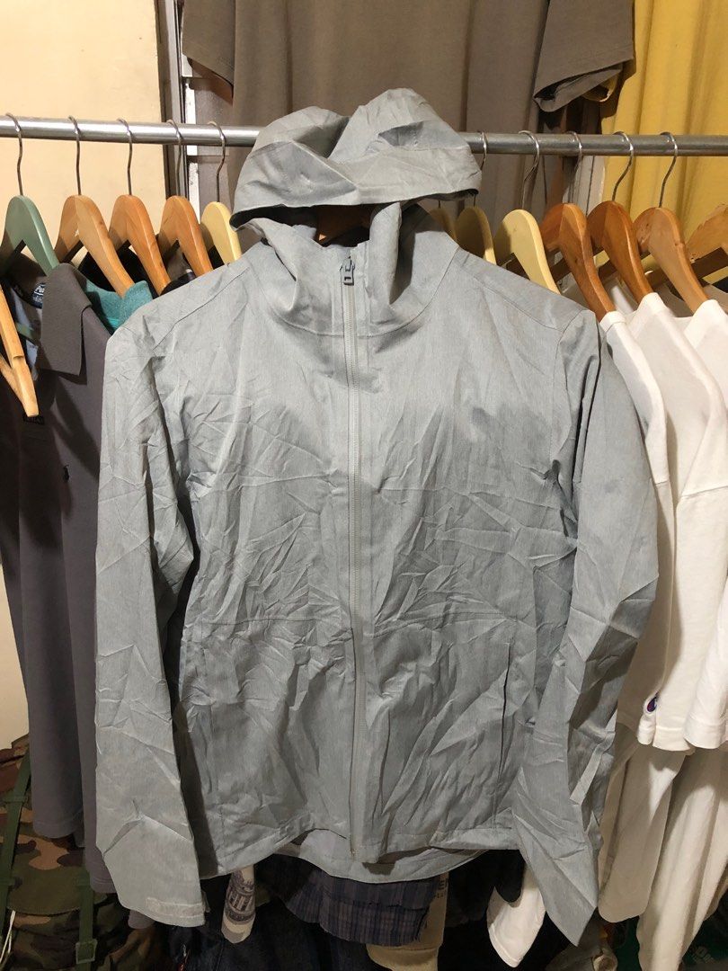 UNIQLO BLOCKTECH RAIN JACKET, Men's Fashion, Coats, Jackets and ...