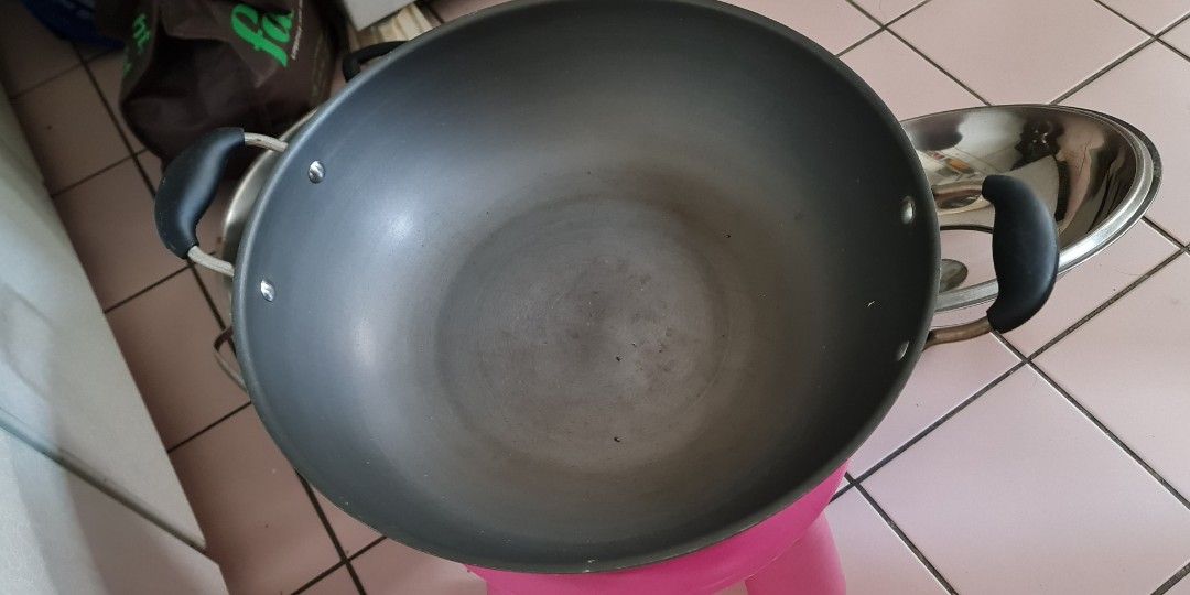 Wok with cover, pots n plates., Furniture & Home Living, Kitchenware ...