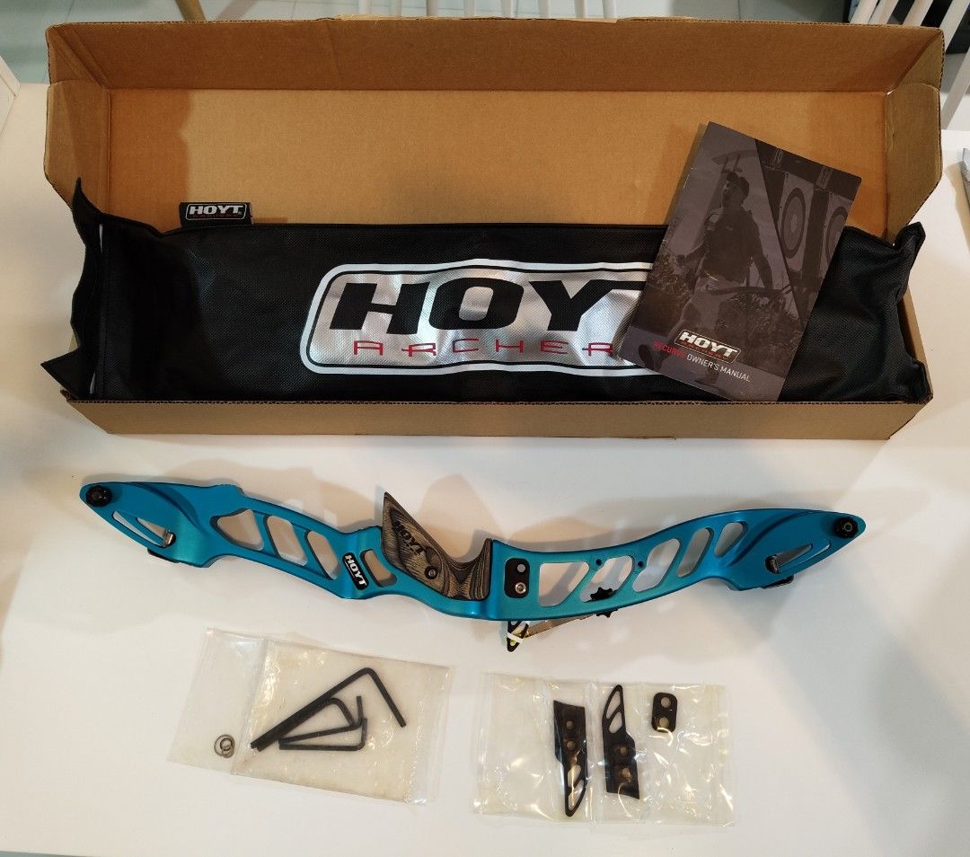 Archery: Hoyt Epik 25-inch RH ILF riser (with extra Jager bow grip, FOC ...
