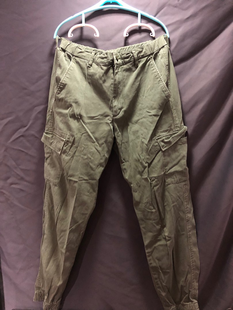 Army Green Uniqlo Cargo pants, Men's Fashion, Bottoms, Chinos on Carousell