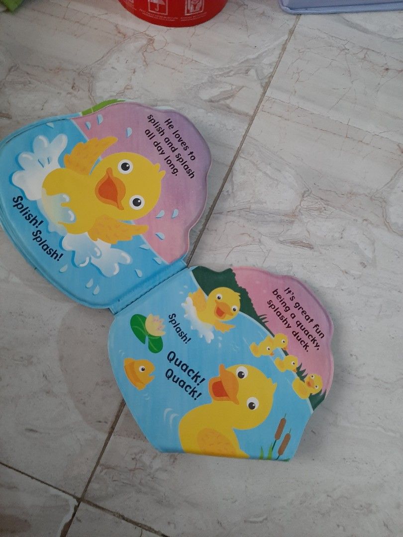 Bathbook quacky duck, Bayi & Anak, Mainan & Baby Walker di Carousell
