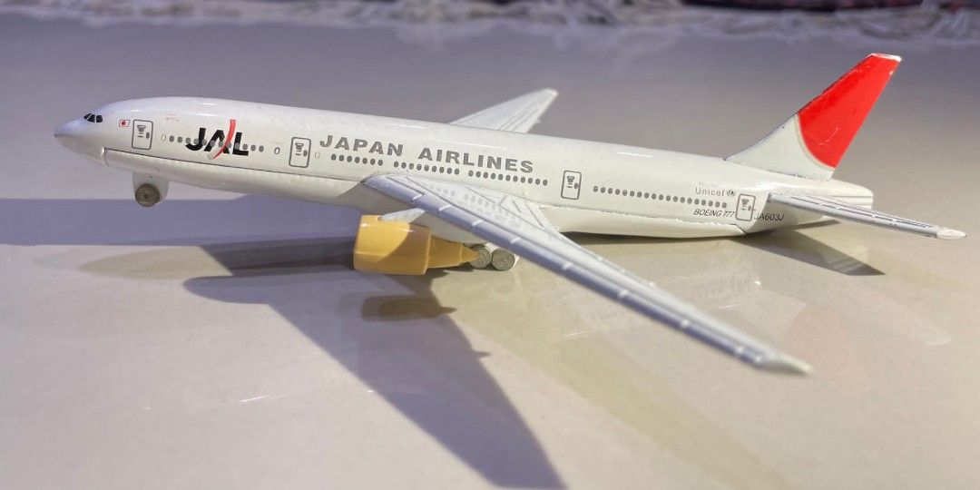 Boeing 777 Japan Airlines ( JAL ) with landing gear, Hobbies & Toys ...