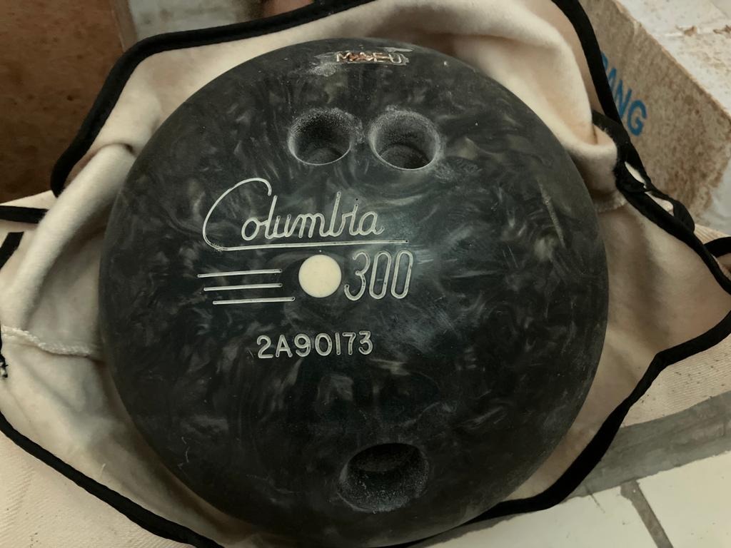 Columbia 300 bowling ball, Sports Equipment, Sports & Games, Billiards ...