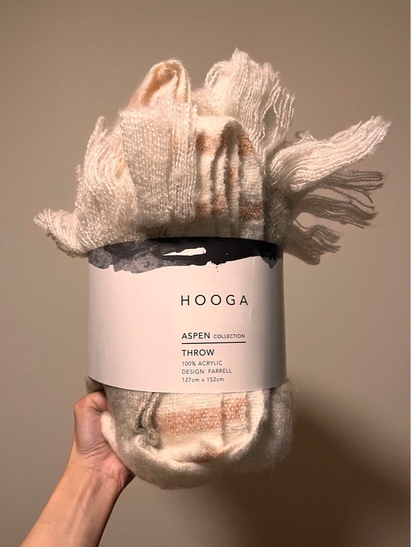 HOOGA Aspen Throw, Furniture & Home Living, Bedding & Towels on Carousell