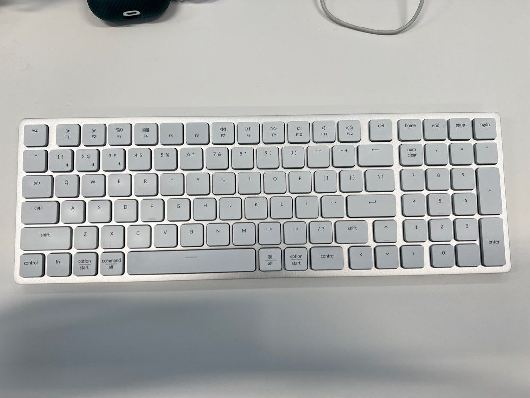 KeyChron R1 The Thinnest Mechanical Keyboard (100 keys), Computers ...