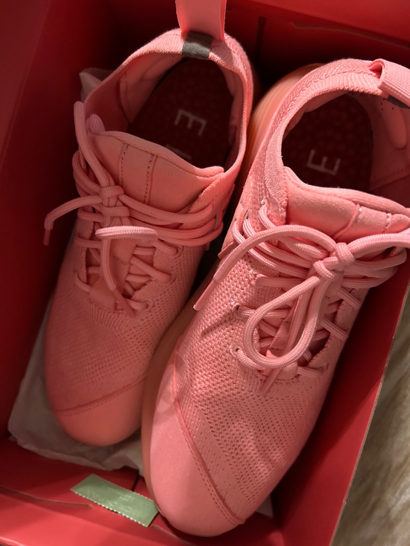 Lane eight, Women's Fashion, Footwear, Sneakers on Carousell