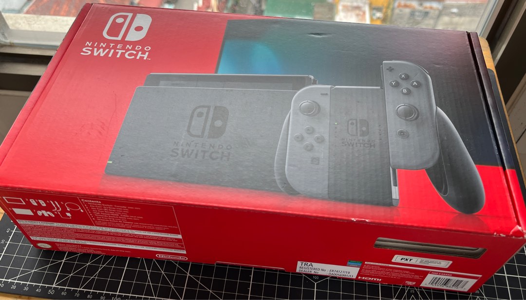 Nintendo Switch V2 Gray with Orange screen Issue, Video Gaming, Video ...