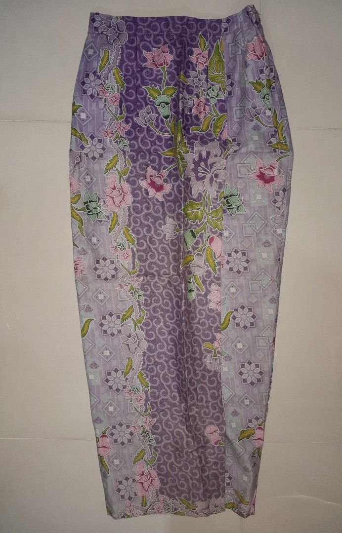 Nonya Peranakan Sarong Batik Skirt, Women's Fashion, Muslimah Fashion ...