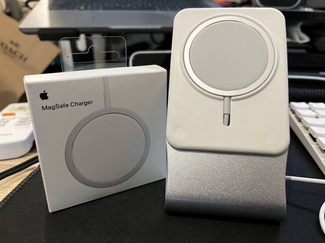Original Apple MagSafe Wireless Charger with Dock Can Pass as Brand New ...