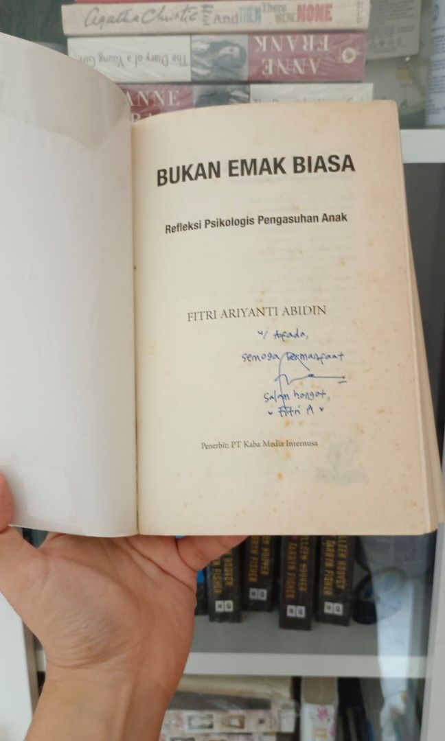 ORIGINAL Bukan Emak Biasa Fitri Ariyanti Abidin, Buku & Alat Tulis, Buku di Carousell