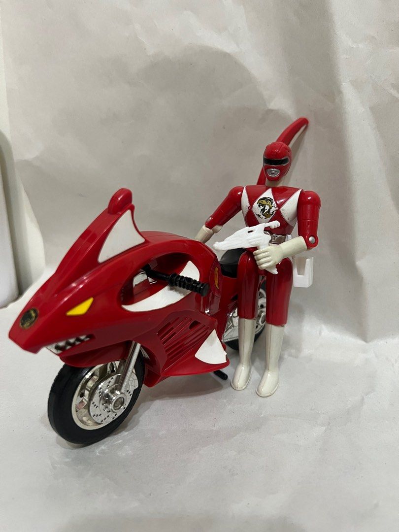 金剛戰士Power Rangers 可動收藏復古公仔 紅衣戰士白衣戰士一組 機車, 書籍、休閒與玩具, 玩具、公仔、桌遊在旋轉拍賣