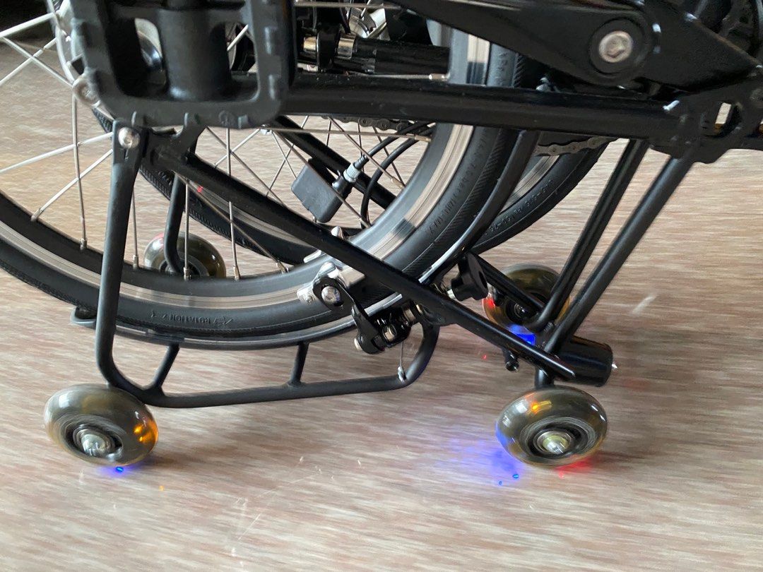 Roller wheel on shoe, Sports Equipment, Bicycles & Parts, Parts ...