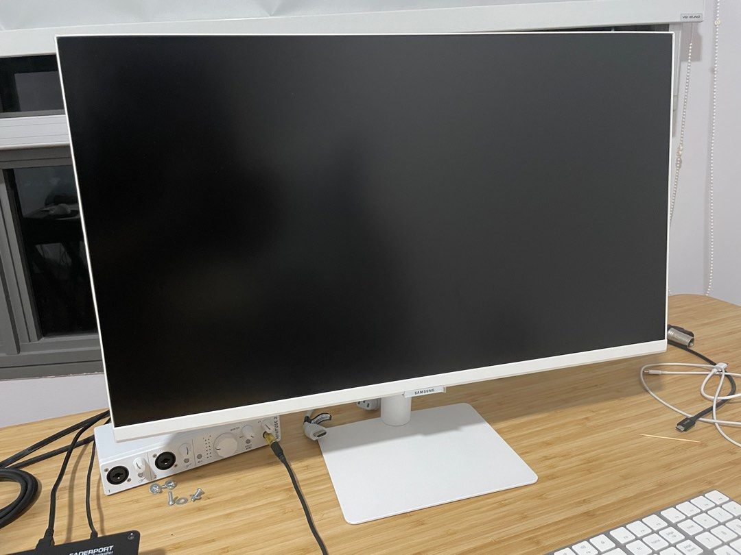 Samsung M5 27 inch Smart Monitor (White), Computers & Tech, Parts ...