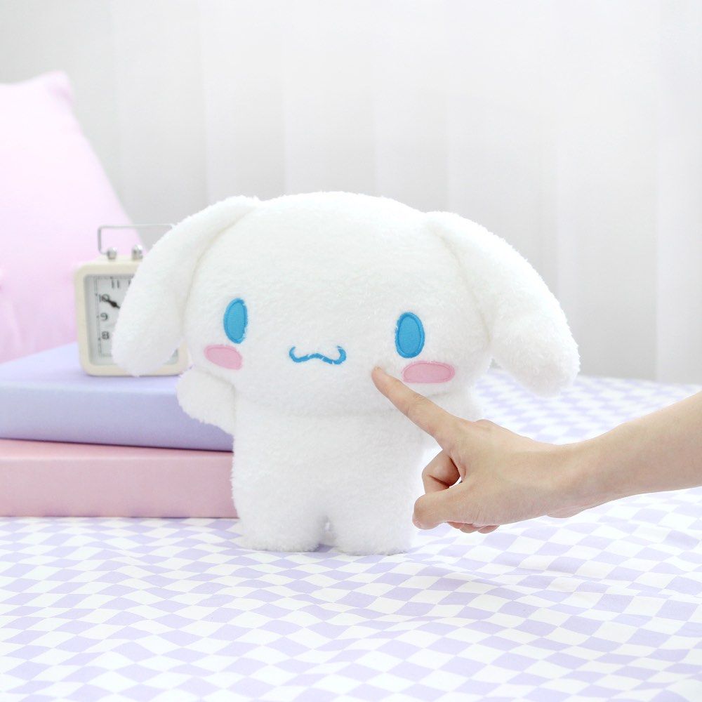 韓國SANRIO - Cinnamoroll Standing Cushion Cutie, 興趣及遊戲, 玩具 & 遊戲類 - Carousell