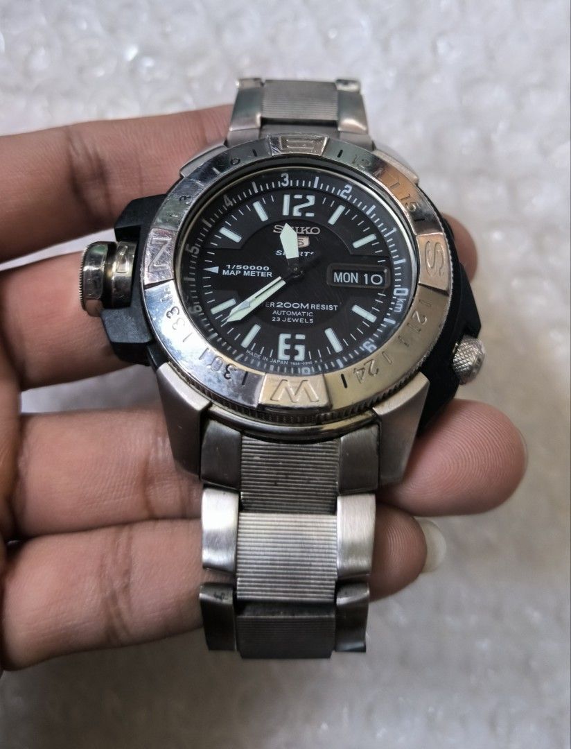 Seiko 5 Sports Map Meter, Men's Fashion, Watches & Accessories, Watches ...