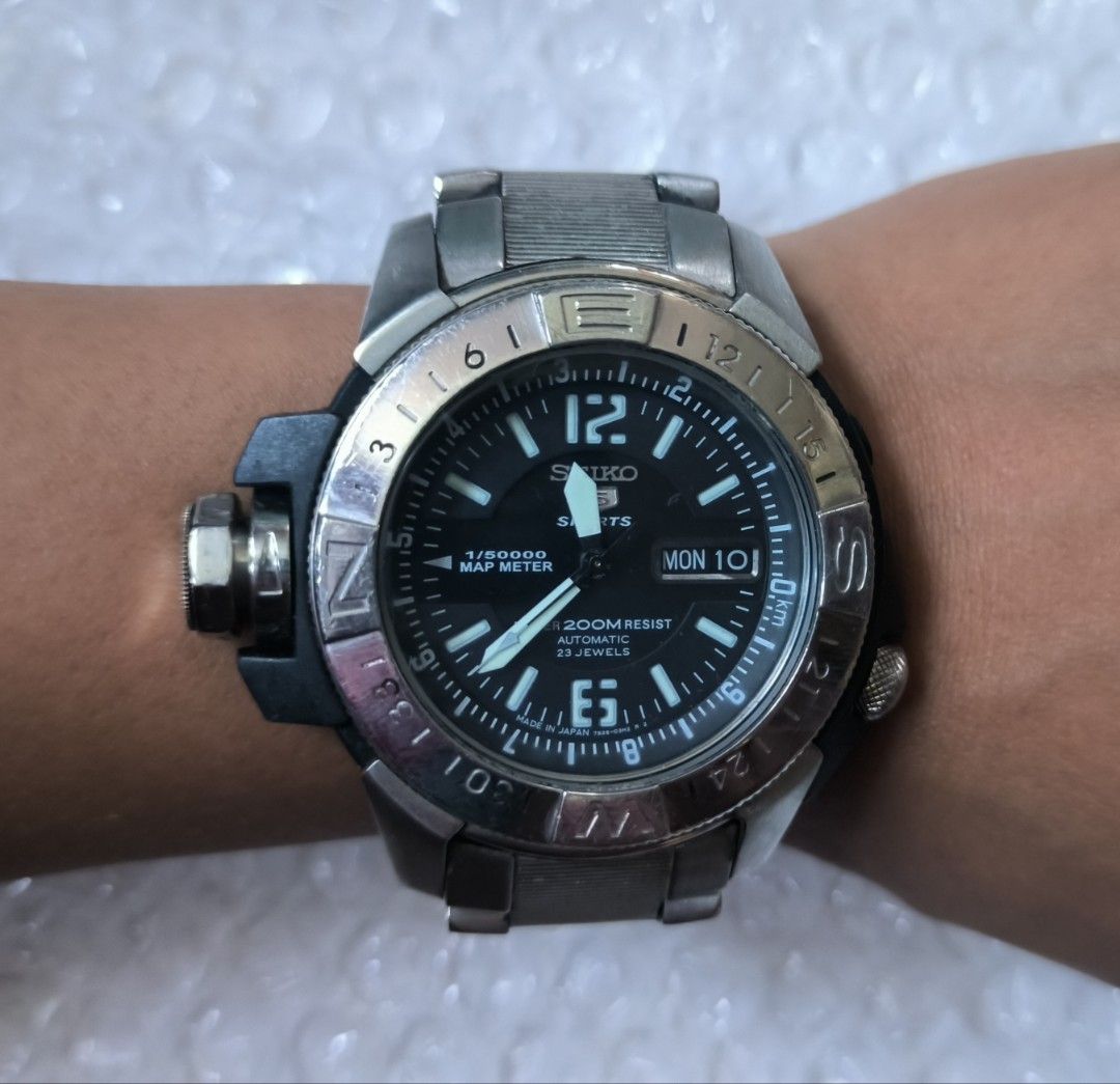 Seiko 5 Sports Map Meter, Men's Fashion, Watches & Accessories, Watches ...