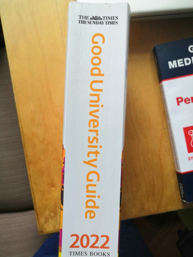 【THE TIMES】 Good University Guide 2022 WHERE TO GO AND WHAT TO STUDY, 興趣及遊戲, 書本 & 文具, 雜誌 - Carousell