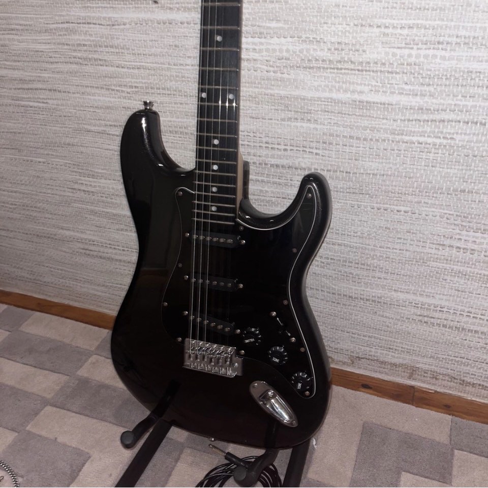 Thomson Electric Guitar with Amplifier Stratocaster Full Black, Hobbies ...