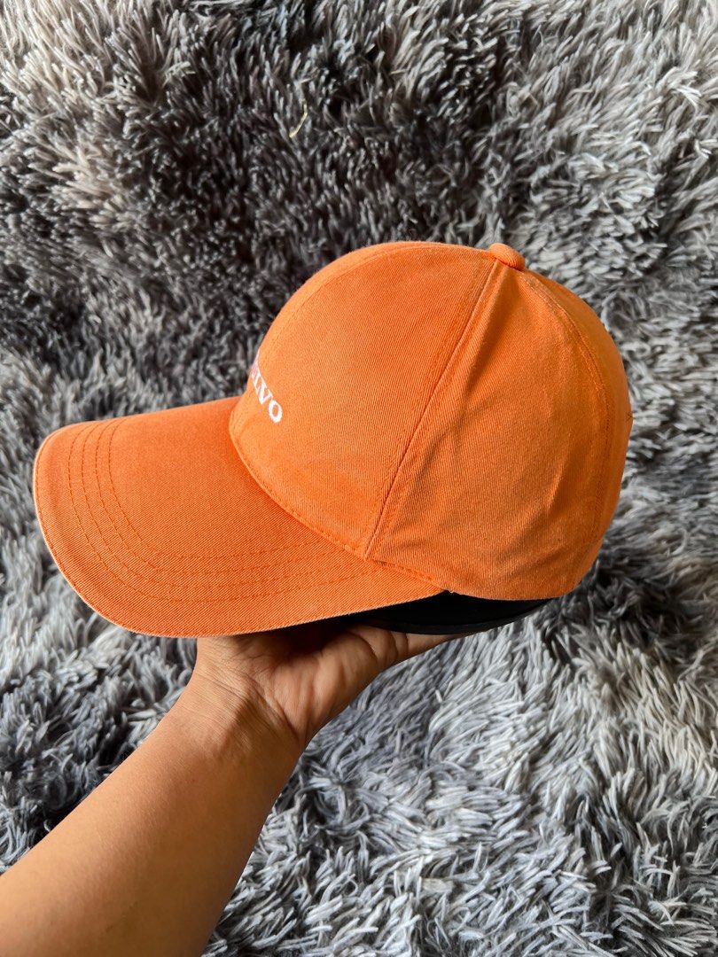 Topi Caps Oren Volvo, Fesyen Pria, Aksesoris, Topi di Carousell