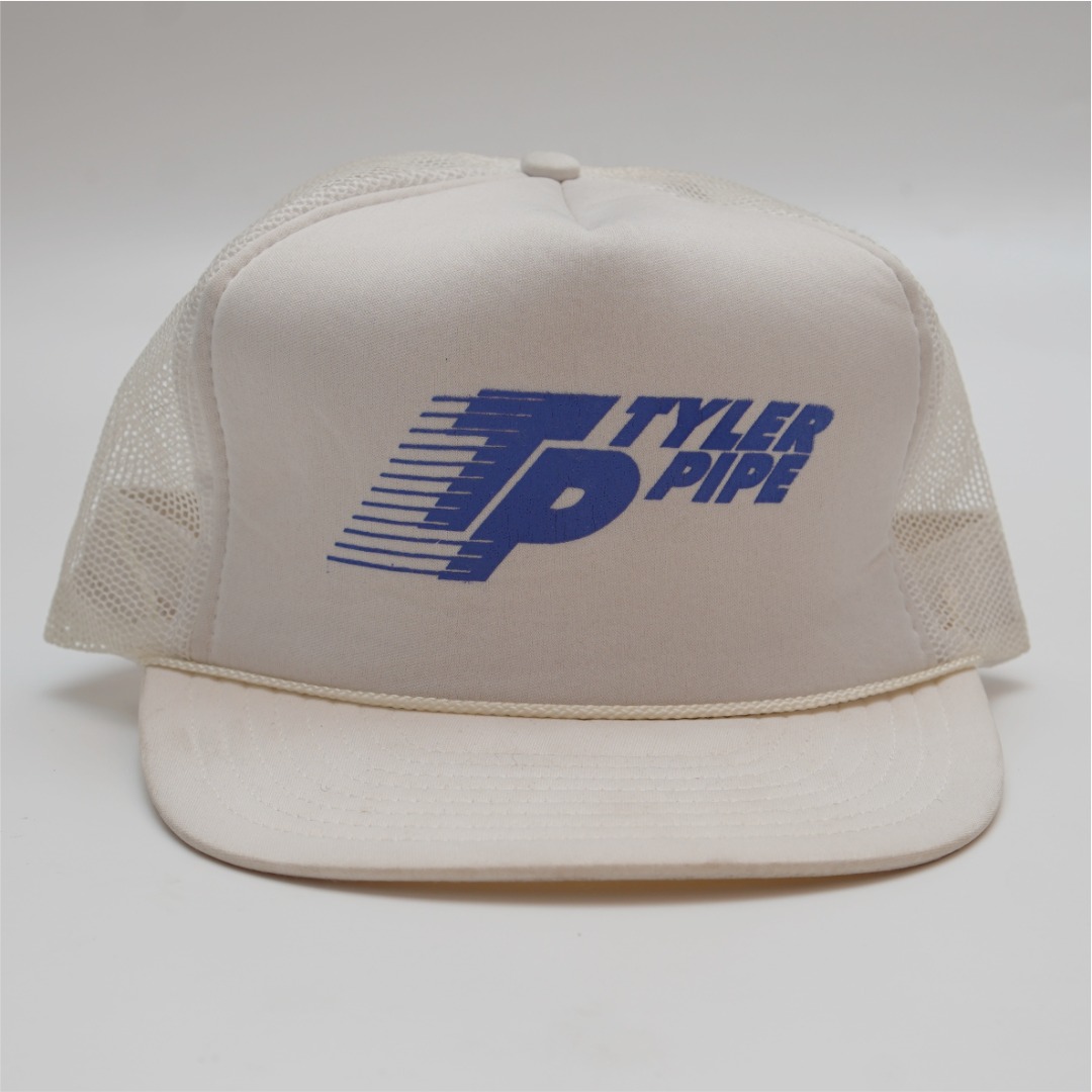 Trucker Hat Tyler Pipe white, Fesyen Pria, Aksesoris, Topi di Carousell