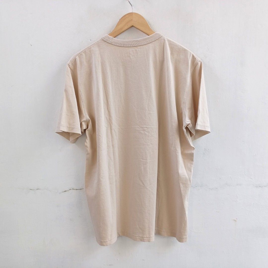 UNIQLO KAOS KERAH BULAT 30 NATURAL BARU ASLI ORIGINAL, Fesyen Pria, Pakaian , Atasan di Carousell