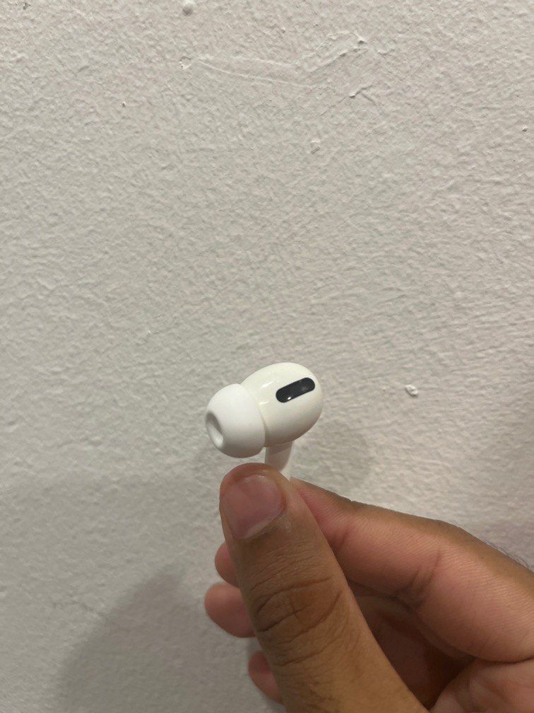 Airpod Pro Gen 1 Right side (only), Audio, Earphones on Carousell