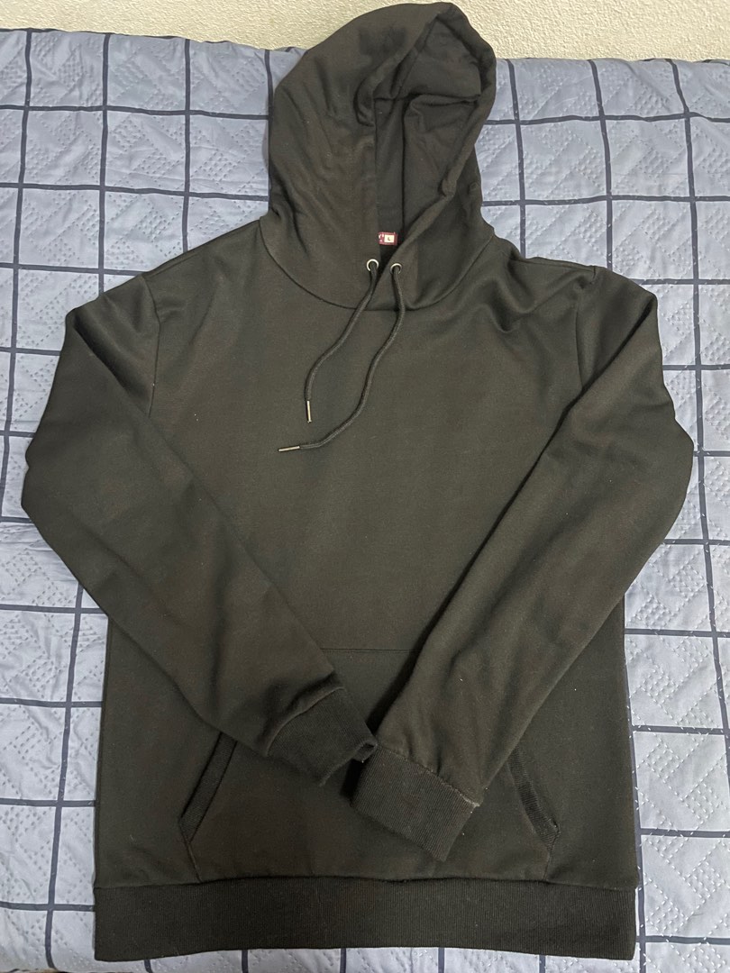All black hoodie, Men's Fashion, Tops & Sets, Hoodies on Carousell