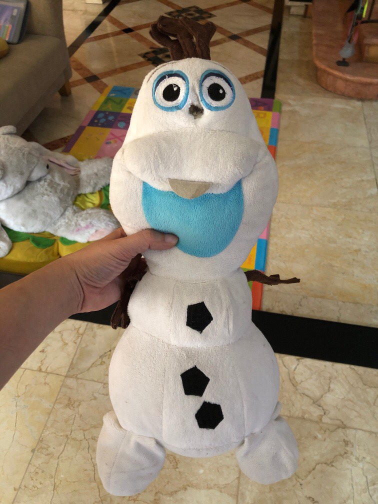 Boneka olaf original, Bayi & Anak, Mainan & Baby Walker di Carousell