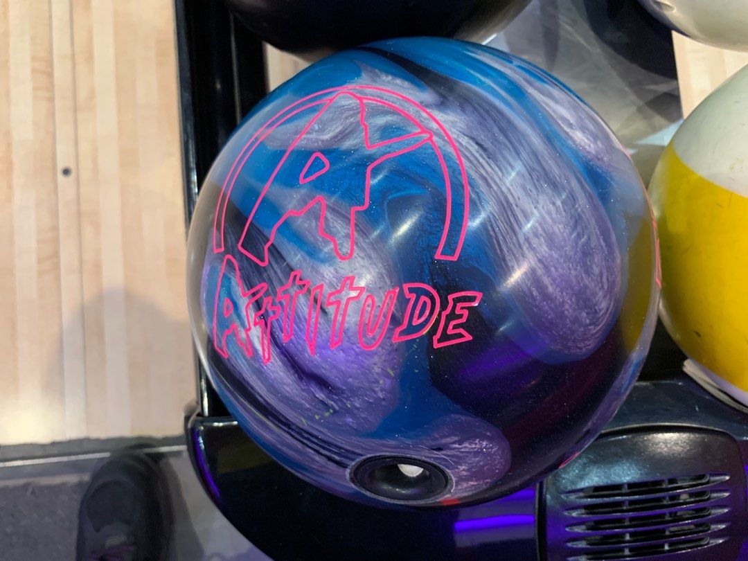 Brunswick Attitude Pearl 15lbs (Bowling Ball), Sports Equipment, Sports ...
