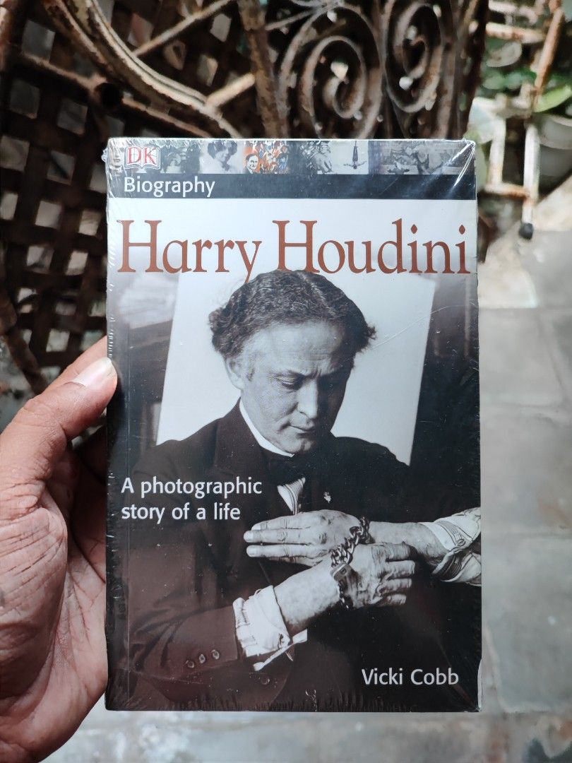 Buku Impor Biography Pesulap Legendaris Harry Houdini, Buku & Alat ...