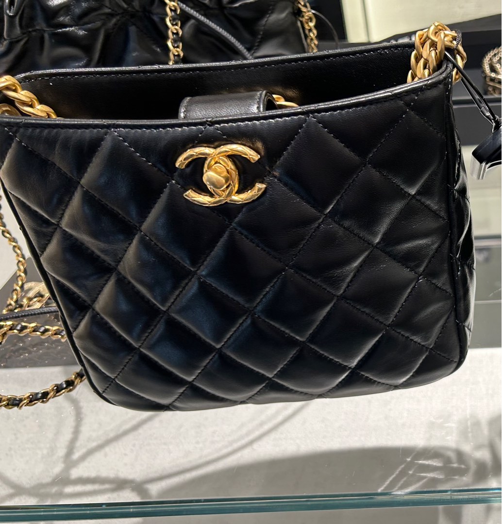 Chanel 23B Hobo bag lambskin crossbody/shoulder, 名牌, 手袋及銀包 - Carousell