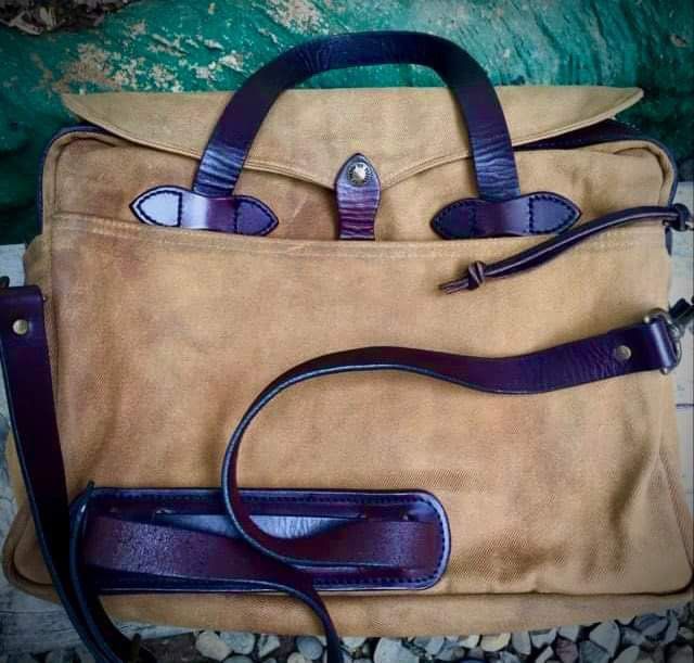 Filson 256 Original Briefcase, Men's Fashion, Bags, Briefcases on Carousell