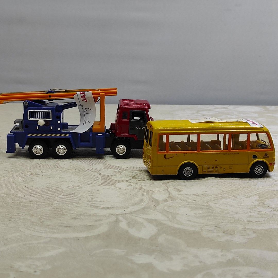 Finding its new home. Diapet Agatsuma Rosa bus & Diapet Yonezawa Isuzu ...