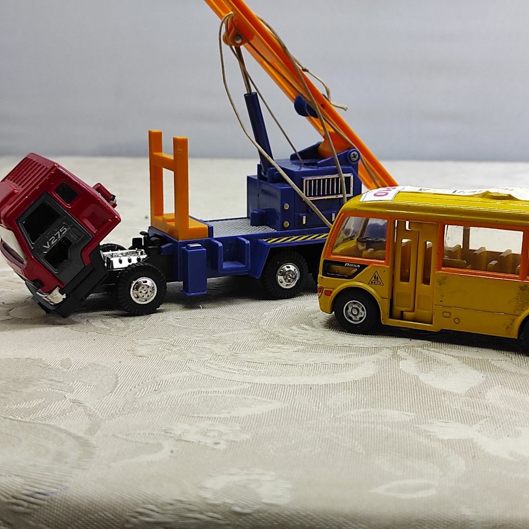 Finding its new home. Diapet Agatsuma Rosa bus & Diapet Yonezawa Isuzu ...