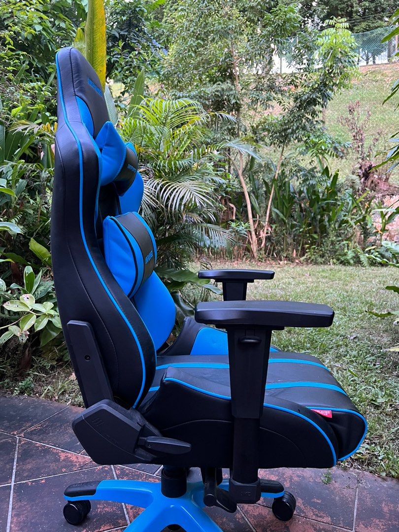 Gaming Chair, Furniture & Home Living, Furniture, Chairs on Carousell