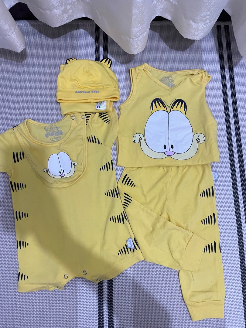 Garfield set, Babies & Kids, Babies & Kids Fashion on Carousell