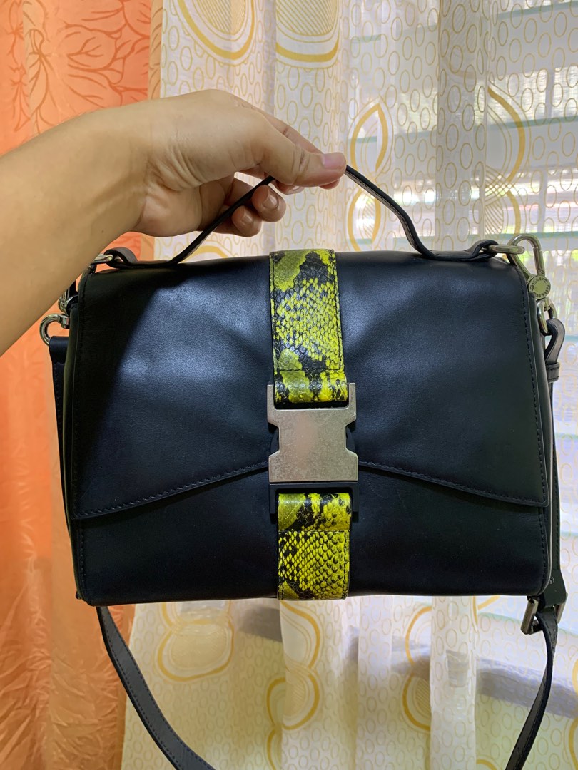 gillivo, Luxury, Bags & Wallets on Carousell