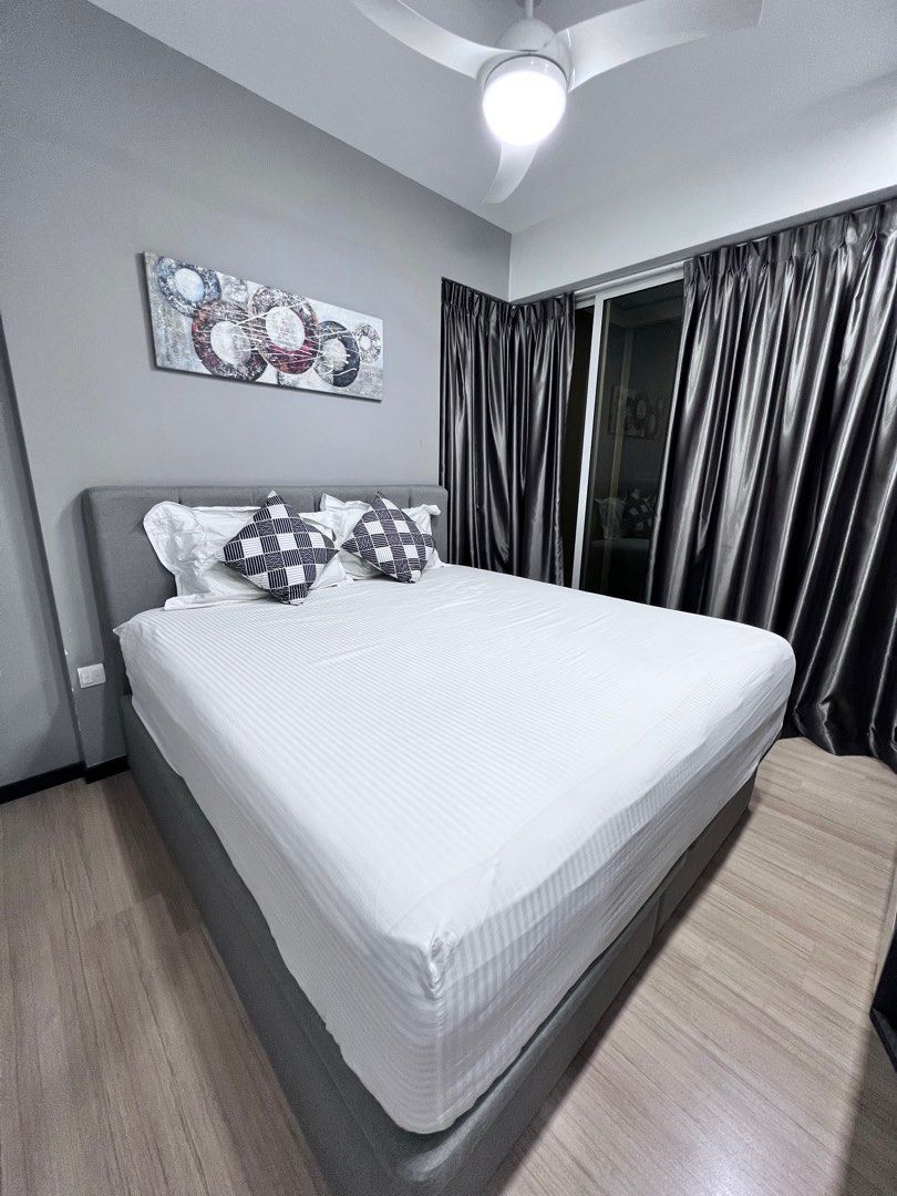 PLS READ FULL INFO below b4 asking me: King Size bed w storage ($220 ...