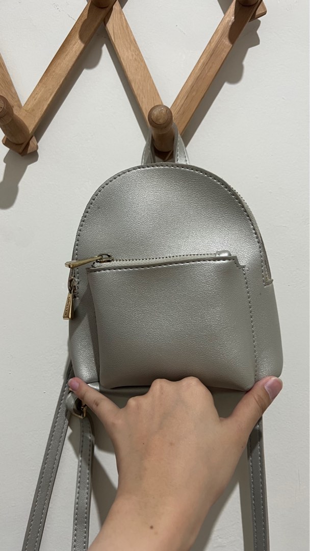 mini backpack miniso, Fesyen Wanita, Tas & Dompet di Carousell