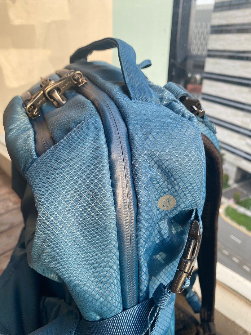 Pacsafe Venturesafe X34 Hiking Backpack (Blue Steel), Men's Fashion ...