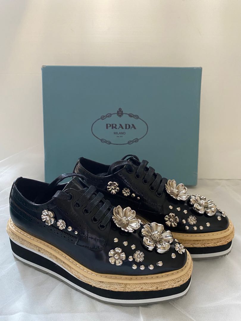 Prada Shoes ️PREFERABLY MEET UP ️, Fesyen Wanita, Sepatu di Carousell