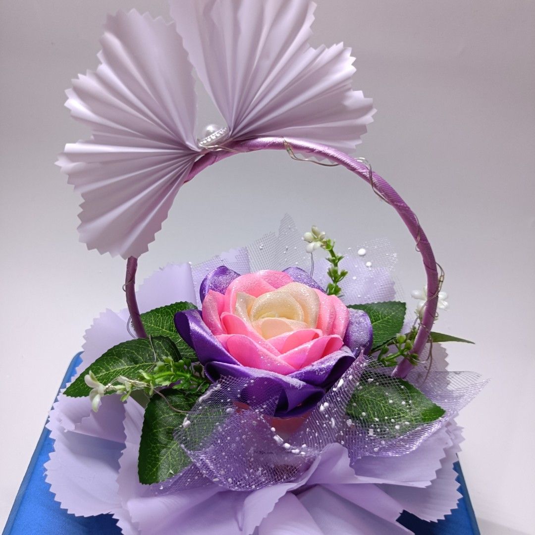 Rangkaian bunga/keranjang bunga mawar satin, Desain & Kerajinan Tangan ...