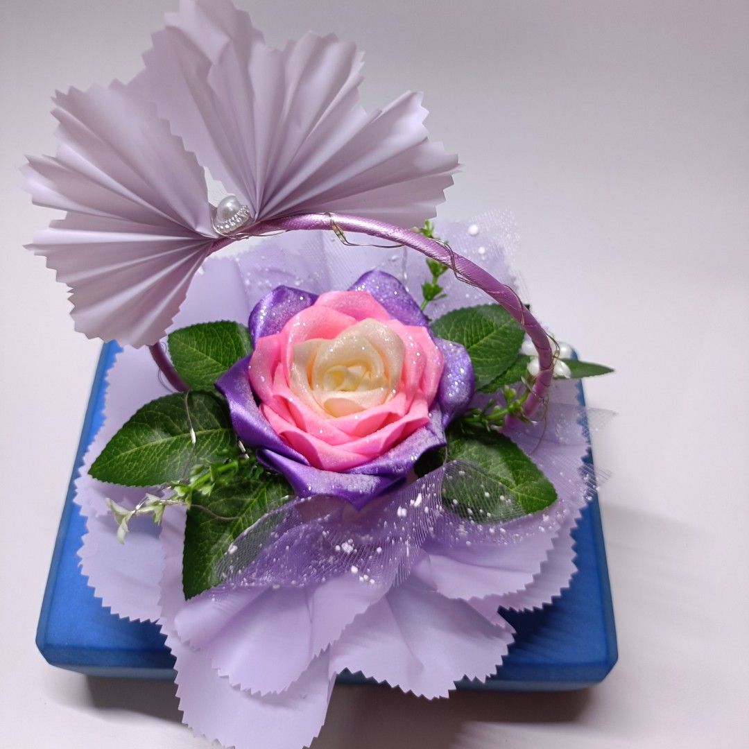 Rangkaian bunga/keranjang bunga mawar satin, Desain & Kerajinan Tangan ...