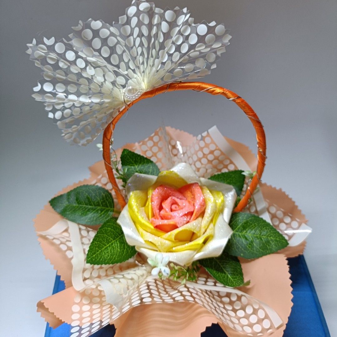 Rangkaian bunga/keranjang bunga mawar satin, Desain & Kerajinan Tangan ...