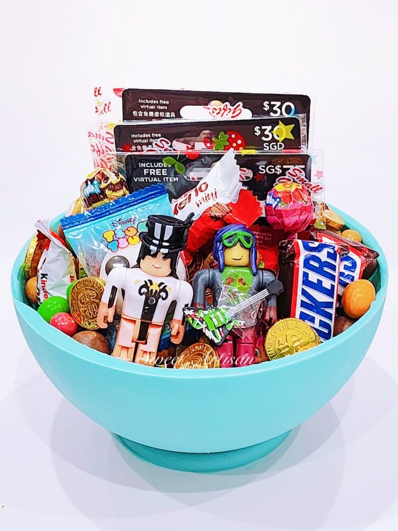 Roblox pinata cake, Food & Drinks, Homemade Bakes on Carousell