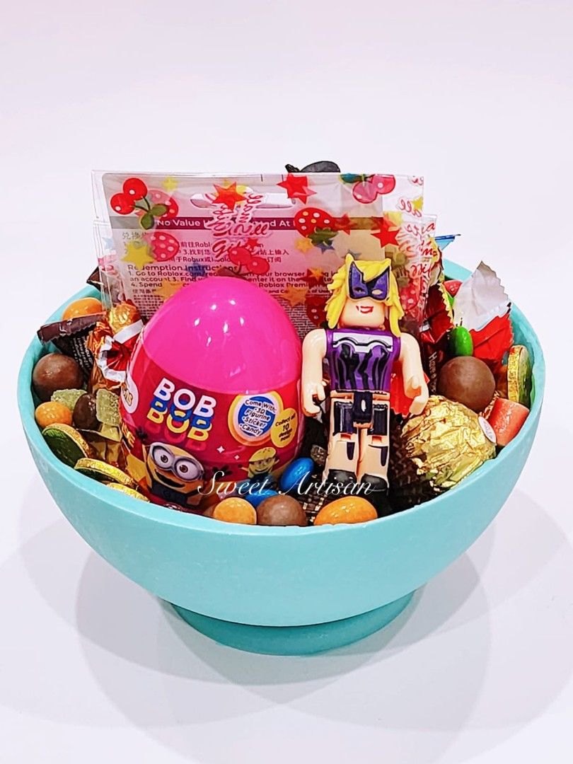 Roblox pinata cake, Food & Drinks, Homemade Bakes on Carousell